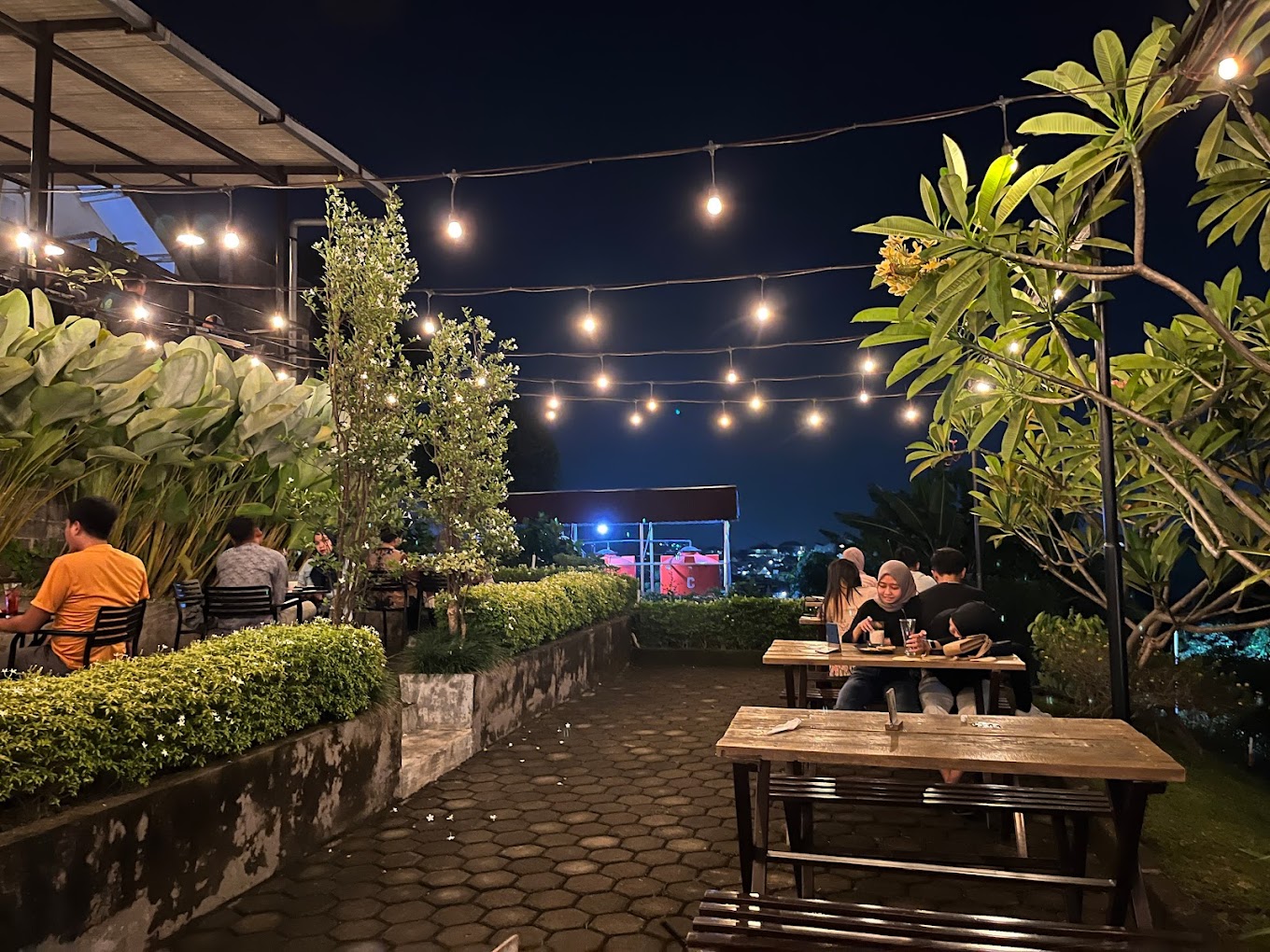 8 Cafe Rooftop di Semarang Bonus View Citylight Semarang - Cuci Karpet ...