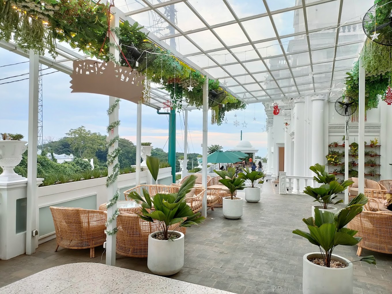 8 Cafe Rooftop di Semarang Bonus View Citylight Semarang - Cuci Karpet ...